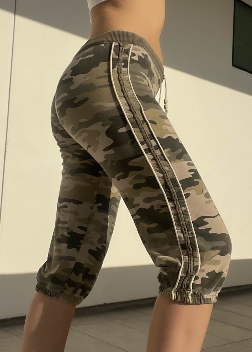 Y2k Sporty Camo Capris (S-M) – Retro and Groovy